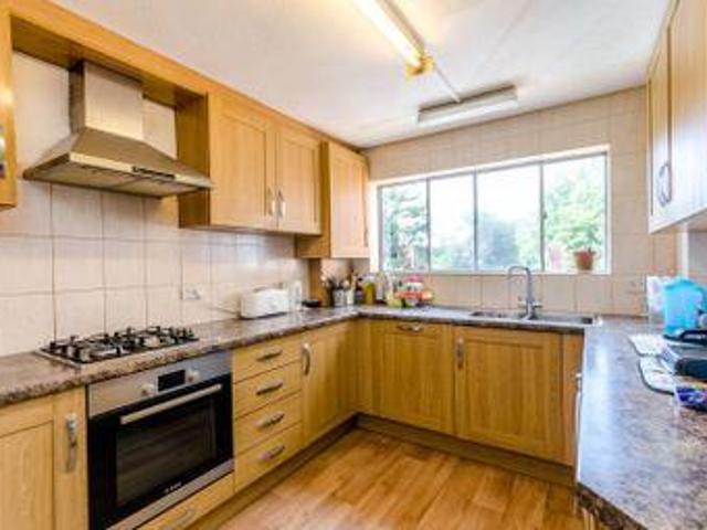 2 Bedrooms Flat for rent in Roxborough Park, Harrow HA1