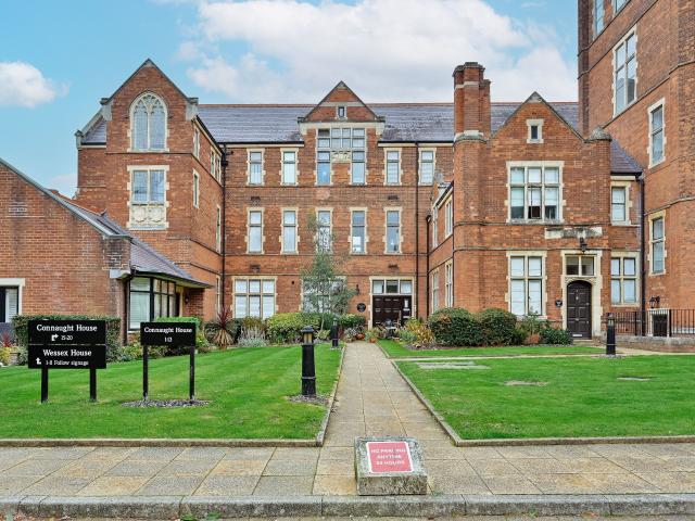2 Bedrooms Flat for Rent in Royal Connaught Drive, WD23 2RB | Foxtons