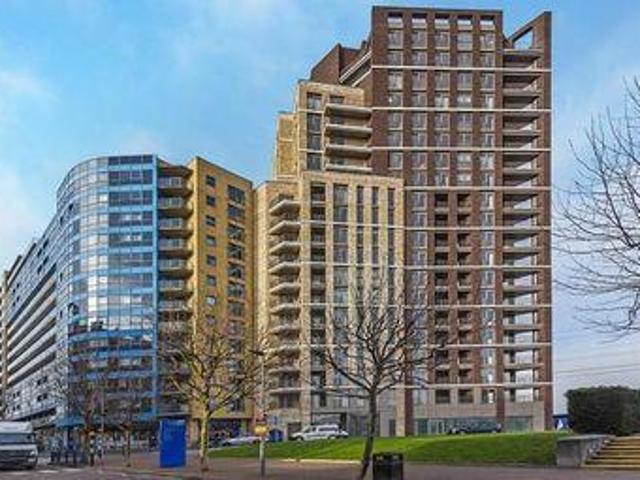 2 Bedrooms Flat for rent in Royal Docks West, Western Gateway, Royal Victoria, London E16