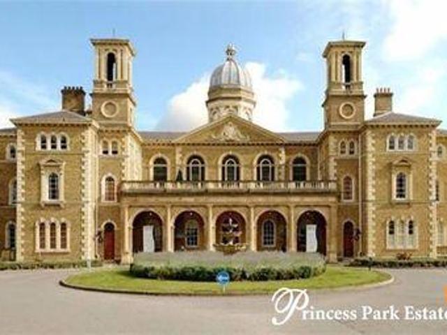 2 Bedrooms Flat for rent in Royal Drive, London N11