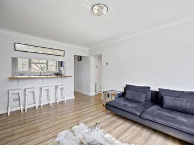 2 Bedrooms Flat for rent in Royal Oak Court, London Pitfield Street N1