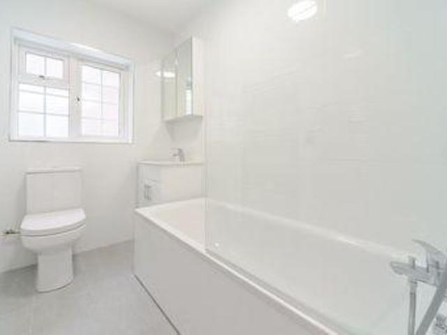 2 Bedrooms Flat for rent in Royal Parade, London W5