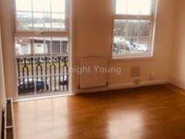 2 Bedrooms Flat for rent in Royal Parade, London W5