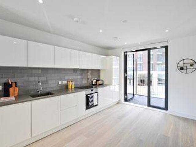 2 Bedrooms Flat for rent in Royal Wharf, Pontoon Dock, Newham E16