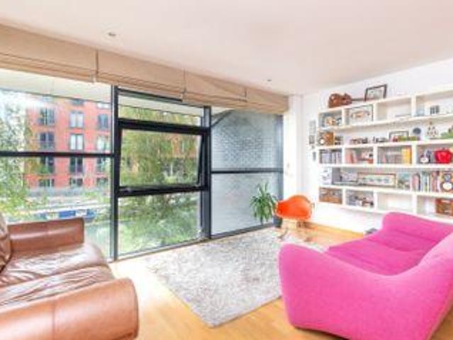 2 Bedrooms Flat for rent in Roach Road, London E3