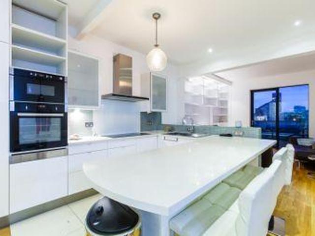 2 Bedrooms Flat for rent in Roach Road, London E3