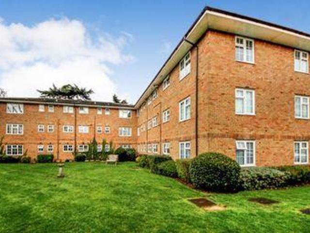 2 Bedrooms Flat for rent in Robin Hood Lane, Sutton SM1