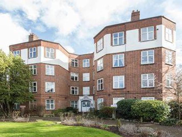 2 Bedrooms Flat for rent in Robins Court, Kings Avenue, London SW4
