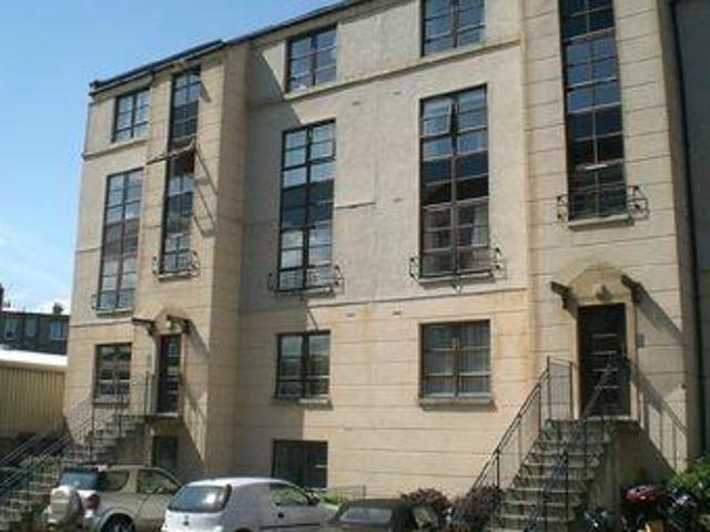 2 Bedrooms Flat for rent in Rodney Place, Edinburgh EH7