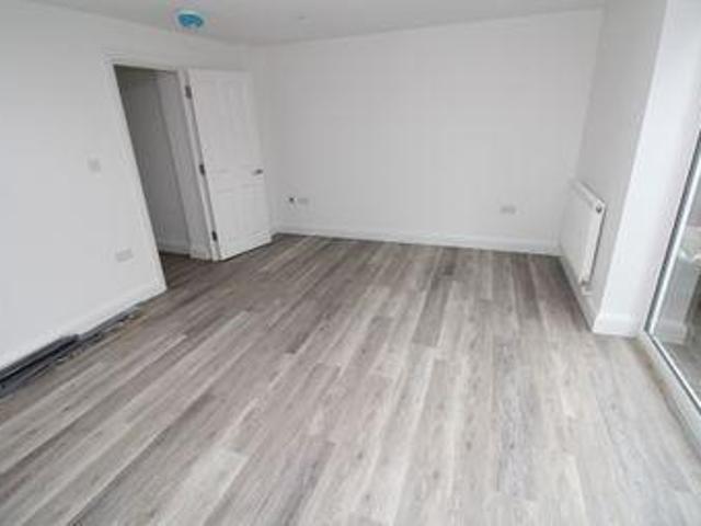 2 Bedrooms Flat for rent in Rodway Road, Bromley BR1