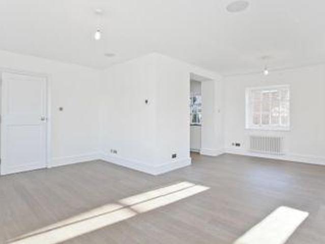 2 Bedrooms Flat for rent in Roehampton House, Vitali Close, London SW15