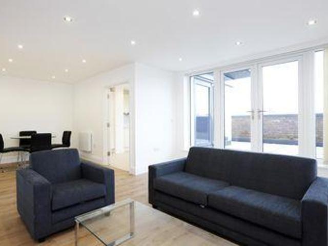 2 Bedrooms Flat for rent in Roehampton Lane, London SW15