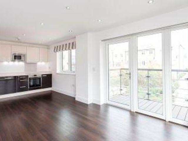 2 Bedrooms Flat for rent in Roehampton Lane, Roehampton, London SW15