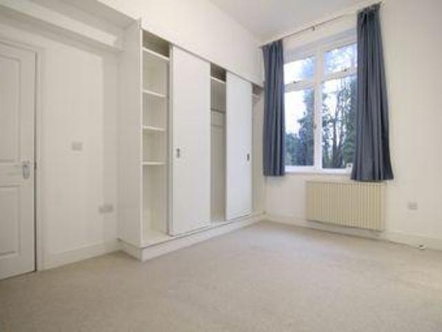 2 Bedrooms Flat for rent in Roke Road, Kenley CR8