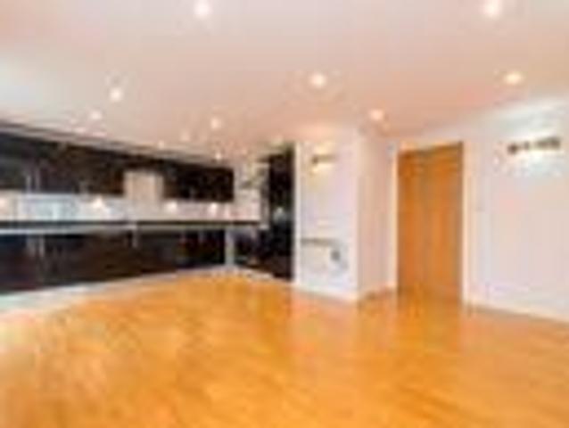 2 Bedrooms Flat for rent in Roker Lane, Pudsey LS28