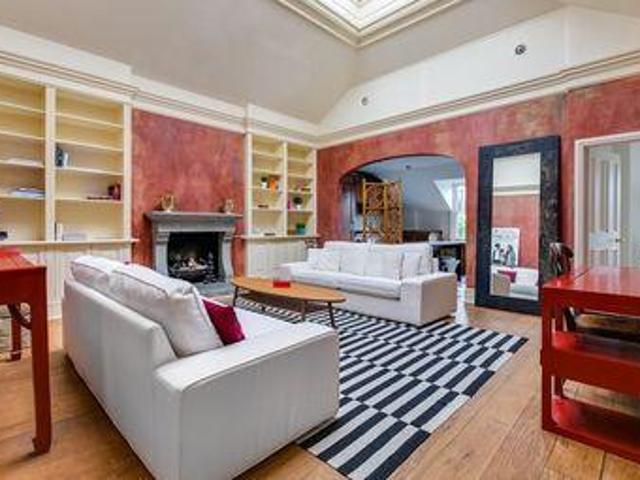 2 Bedrooms Flat for rent in Roland Gardens, South Kensington, London SW7
