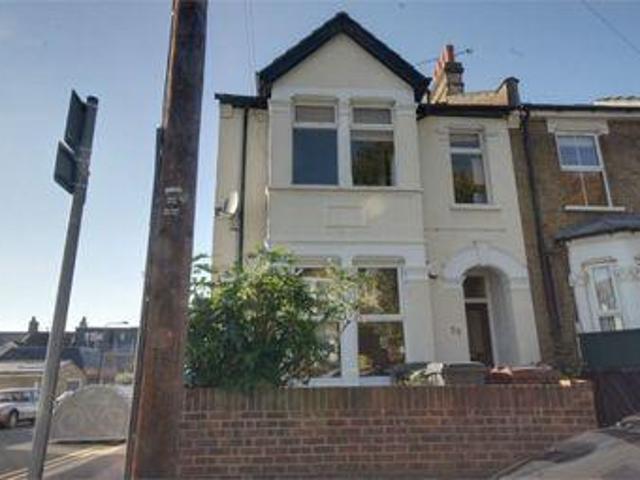 2 Bedrooms Flat for rent in Roland Road, Walthamwstow, London E17