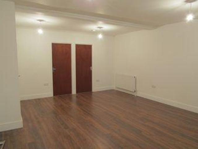 2 Bedrooms Flat for rent in Roman Road, Bow E3
