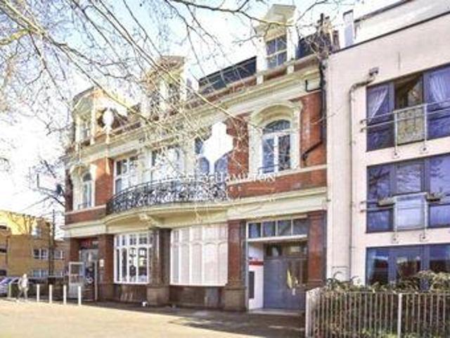 2 Bedrooms Flat for rent in Romford Road, Flat 1, Stratford, London E15