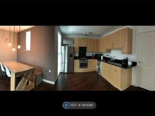 2 Bedrooms Flat for rent in Romford Road, London E15