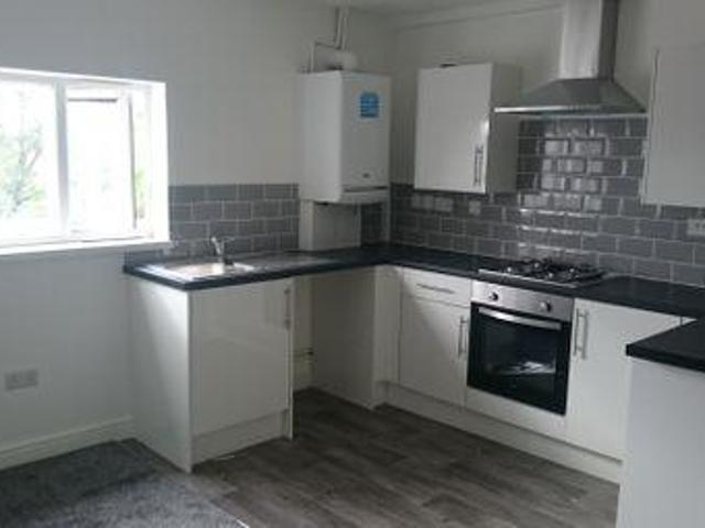 2 Bedrooms Flat for rent in Rood End Road, Oldbury B68