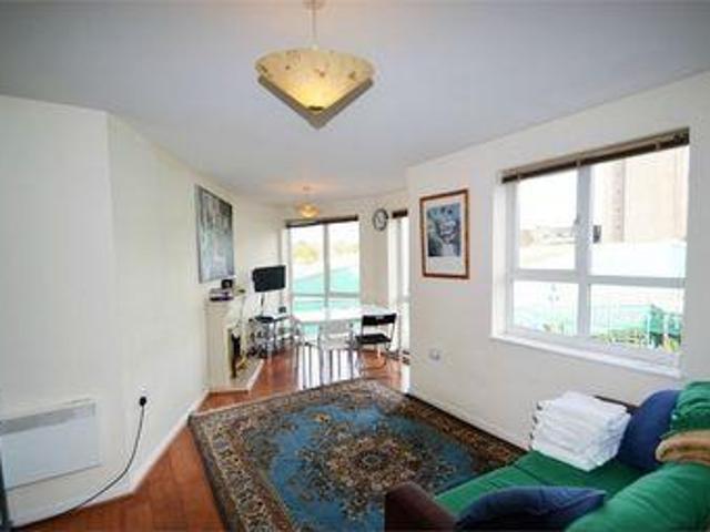 2 Bedrooms Flat for rent in Rookery Way, Hendon, London NW9