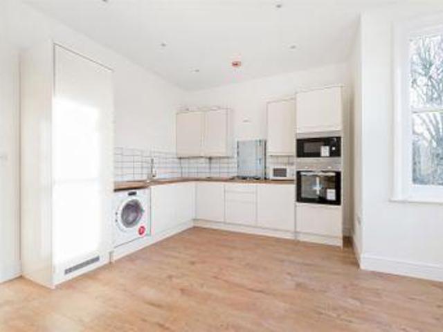 2 Bedrooms Flat for rent in Rosemont Road, Acton W3