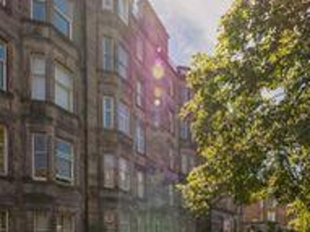 2 Bedrooms Flat for rent in Roseneath Place, Edinburgh EH9