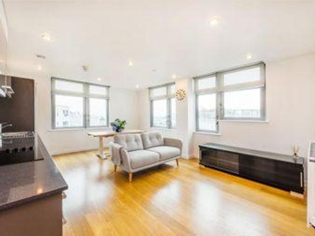 2 Bedrooms Flat for rent in Ross Way, London E14
