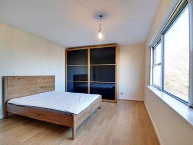 2 Bedrooms Flat for rent in Ross Court, Cleveland Road, Ealing W13