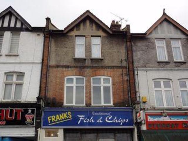 2 Bedrooms Flat for rent in Ross Parade, Wallington, Surrey SM6