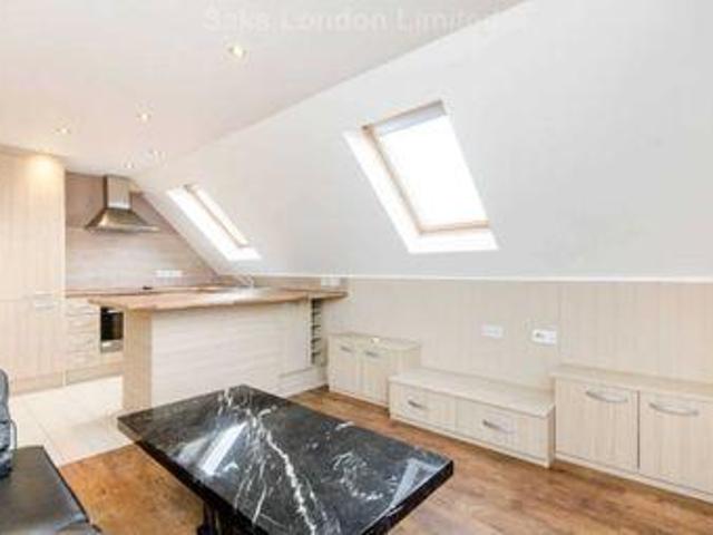 2 Bedrooms Flat for rent in Rossiter Road, London SW12
