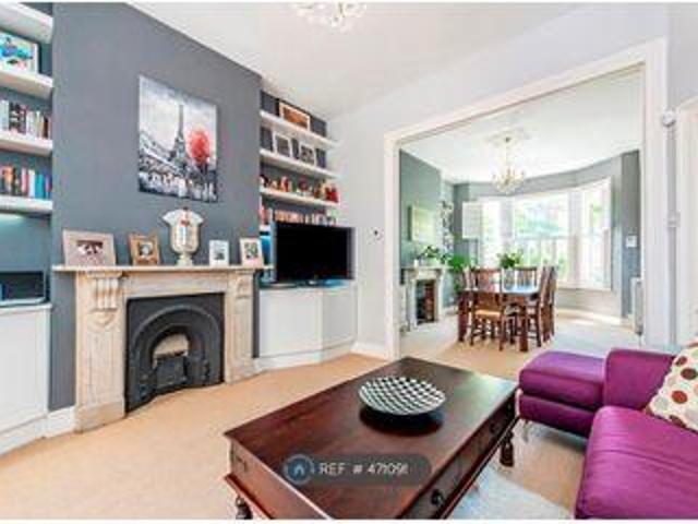 2 Bedrooms Flat for rent in Rossiter Road, London SW12