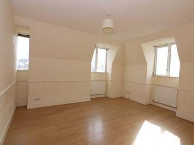 2 Bedrooms Flat for rent in Rathbone Street, Canning Town, London. E16
