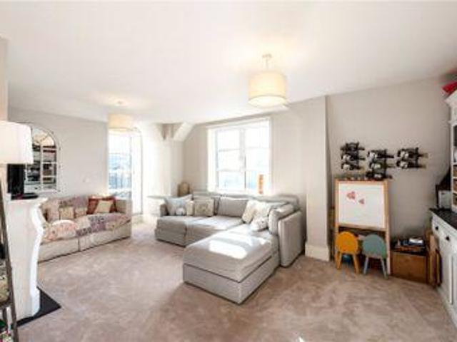 2 Bedrooms Flat for rent in Rathbone Street, London W1T