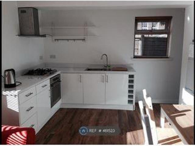 2 Bedrooms Flat for rent in Rathfern Road, London SE6