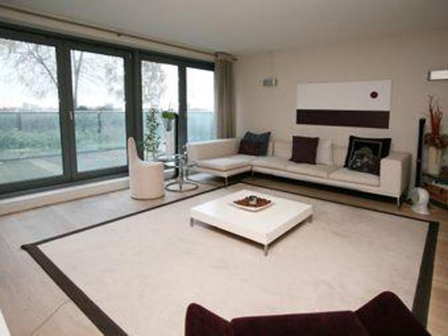 2 Bedrooms Flat for rent in Ravenscroft Court, Essian Street, Mile End, London E1