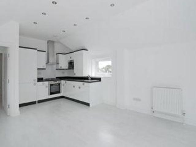 2 Bedrooms Flat for rent in Ravenshurst Avenue, London NW4