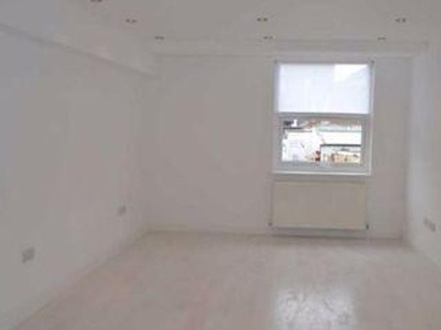 2 Bedrooms Flat for rent in Ravenshurst Avenue, London NW4