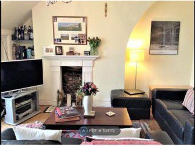 2 Bedrooms Flat for rent in Ravenslea Road, London SW12