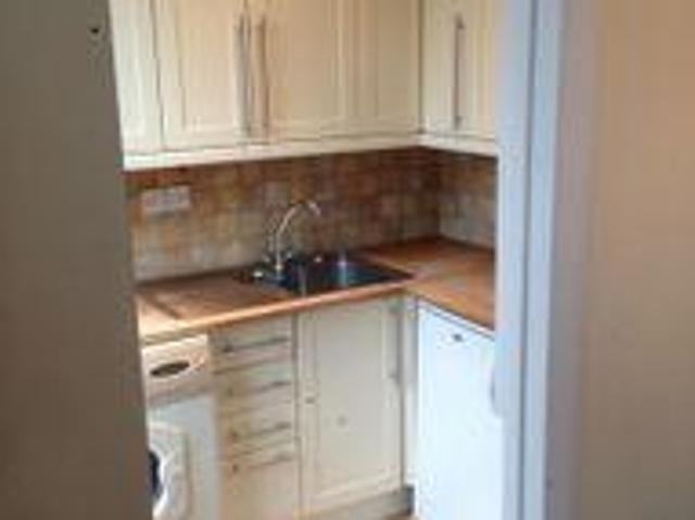 2 Bedrooms Flat for rent in Ravenslea Road, London SW12