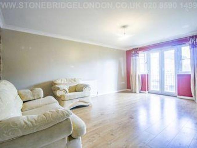 2 Bedrooms Flat for rent in Raview Road Dagenham, Dagenham RM10