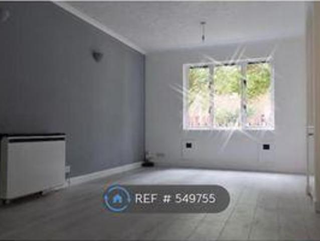 2 Bedrooms Flat for rent in Rawsthorne Close, London E16