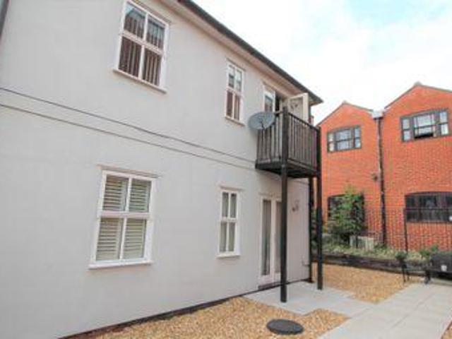 2 Bedrooms Flat for rent in Rawstorn Road, Colchester CO3