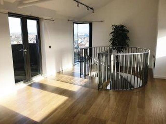 2 Bedrooms Flat for rent in Radcliffe House, Ashton Old Road, Manchester M11