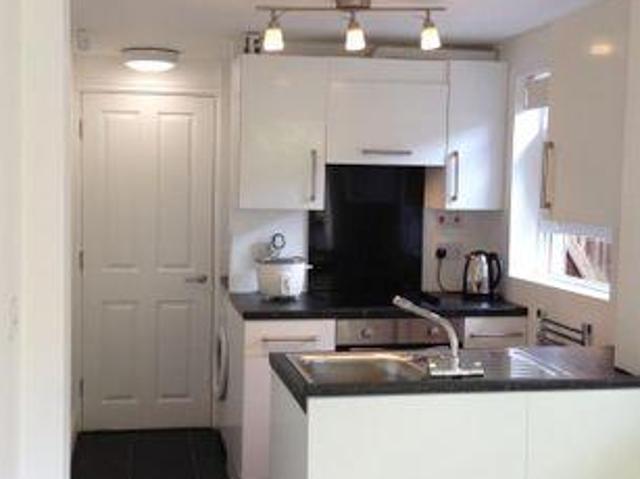 2 Bedrooms Flat for rent in Raddlebarn Road, Selly Oak, Birmingham B29