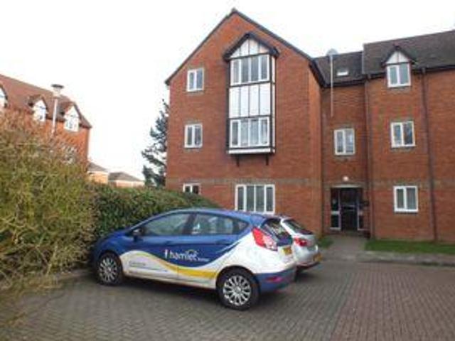 2 Bedrooms Flat for rent in Radnor House, Rembrandt Way, Reading RG1