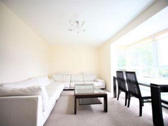 2 Bedrooms Flat for rent in Raffle House, Hendon NW4