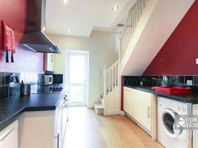 2 Bedrooms Flat for rent in Railway Street, Splott, Cardiff. CF24