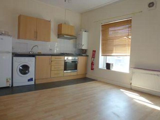 2 Bedrooms Flat for rent in Railway Street, Splott CF24